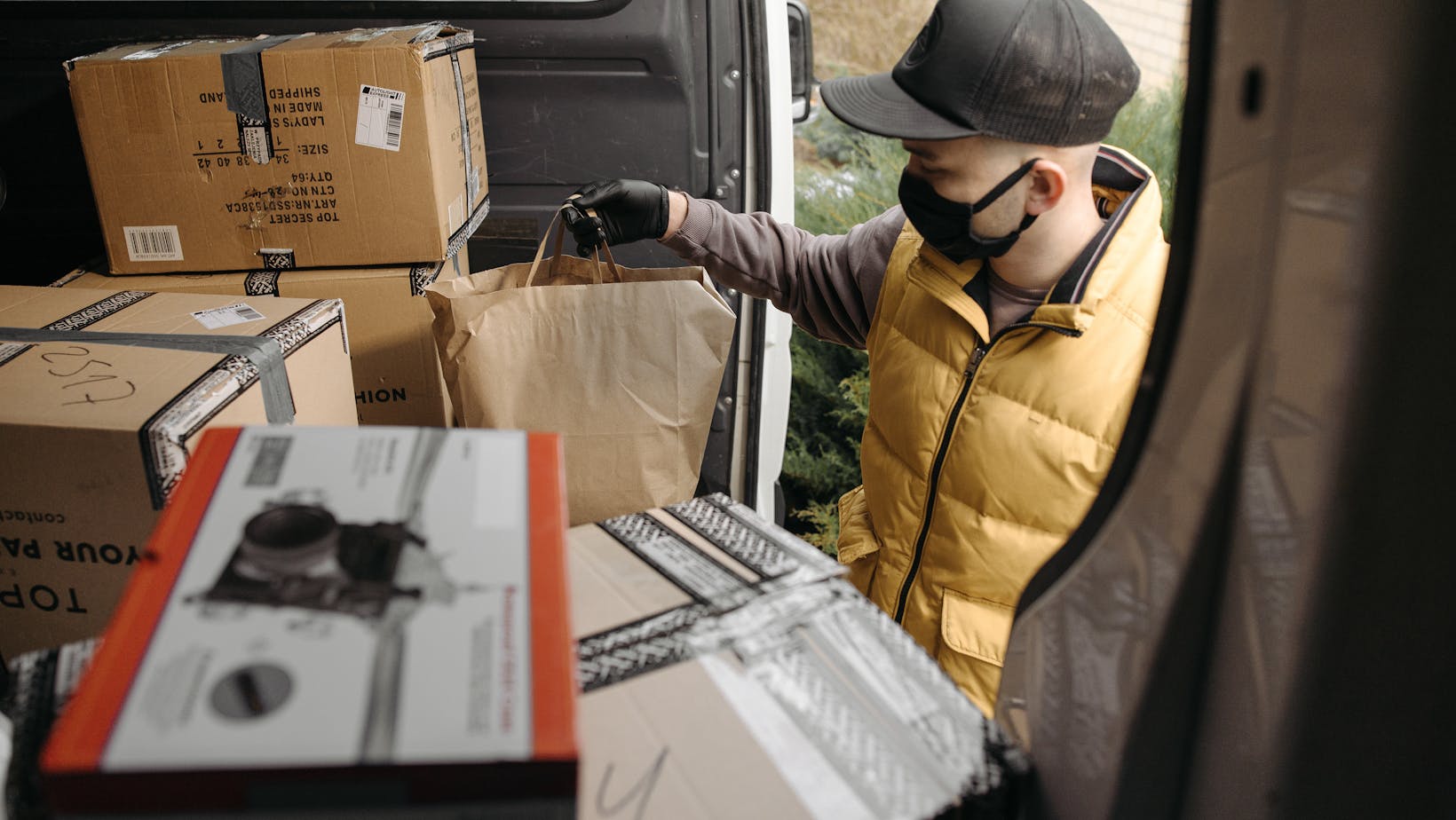 EMS in Shipping: Speed, Global Reach & Delivery Efficiency ...